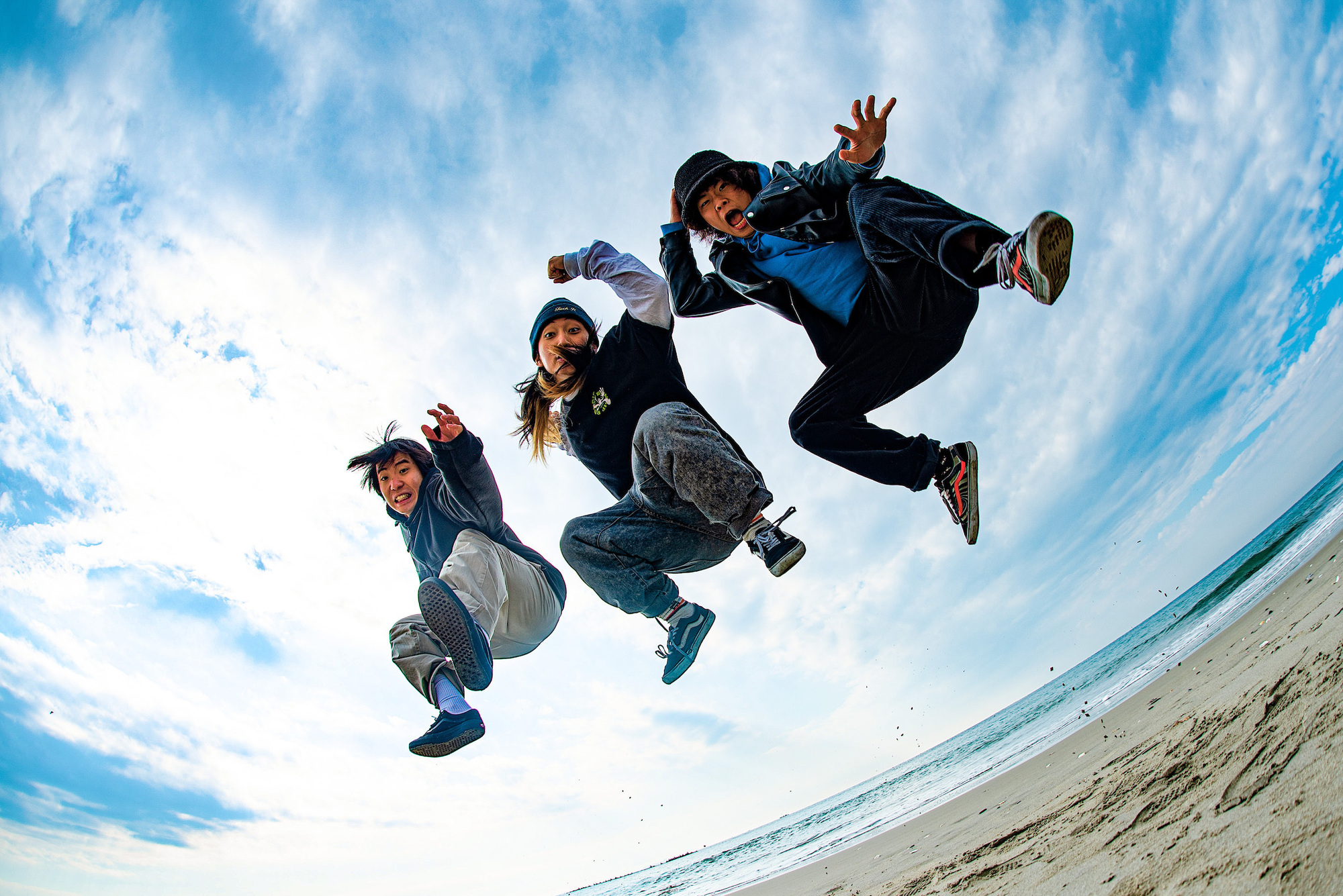 【NEWS!!】名古屋発、青春パンクバンド「May Forth」 3/2発売“Atmosphere”よりM-2「憂天走馬灯」のミュージックビデオを公開！ | LONG PARTY RECORDS